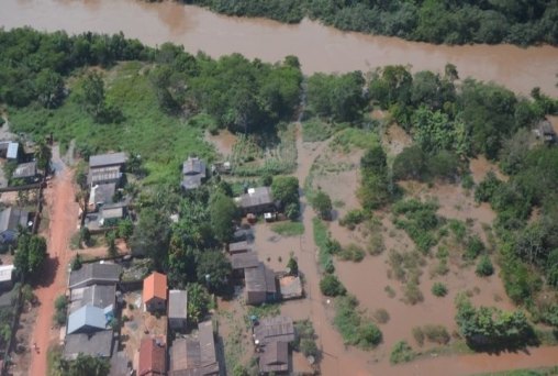 Rio Jaru eleva o nível e provoca as primeiras inundações do ano ...