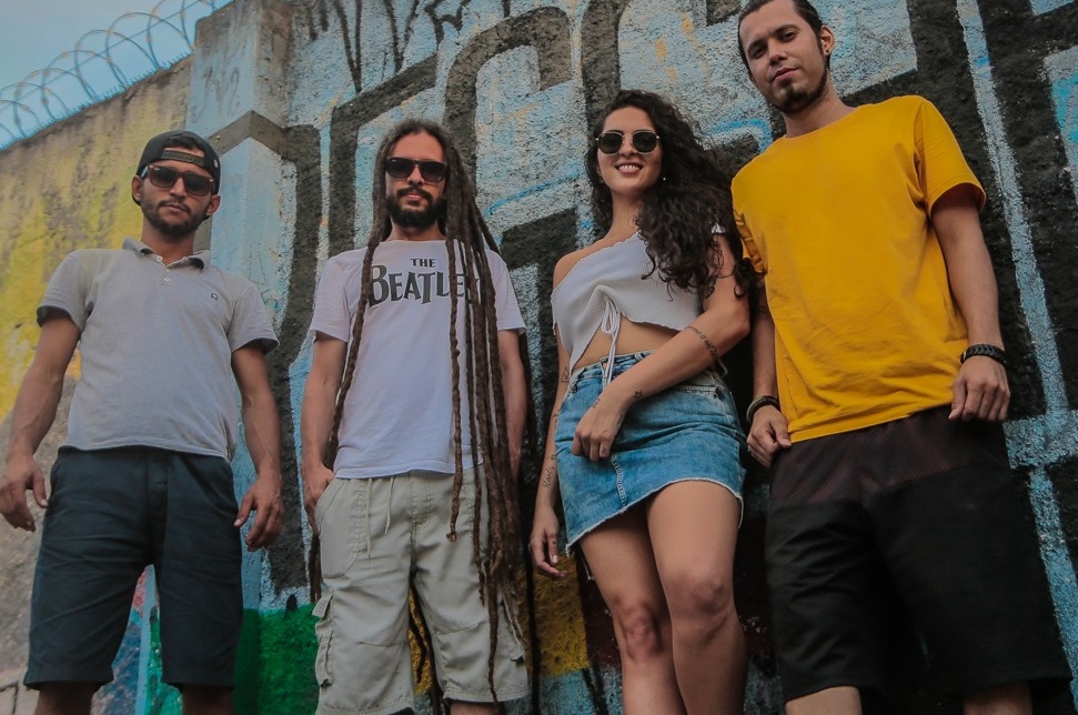LANÇAMENTO: Primeiro videoclipe da música ‘Luz que Ilumina’, da cantora ...