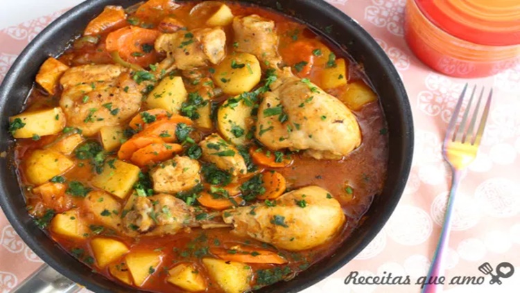 CLÁSSICO: Cozido de frango com batata para uma refeição deliciosa com a ...
